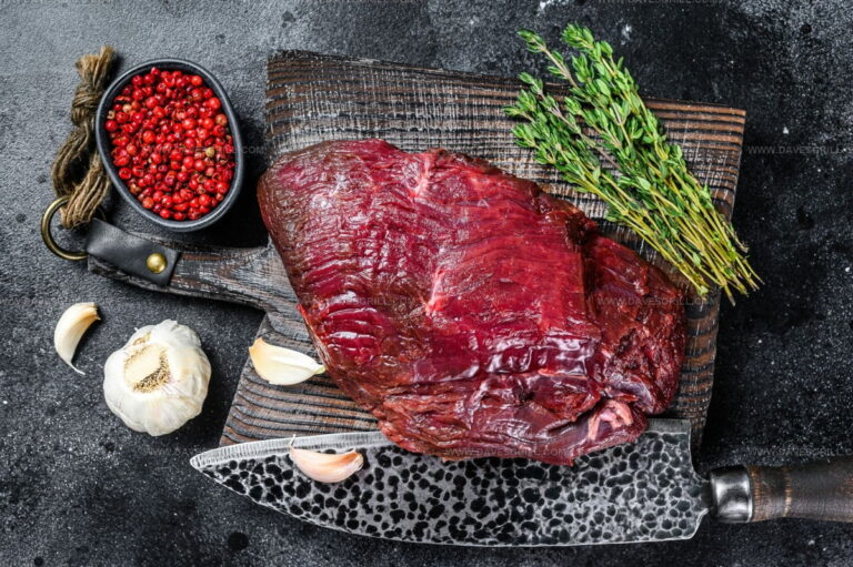 What Does Venison Taste Like? Discover the Rich Flavor Profile - Dave's ...